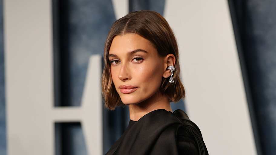 Hailey Bieber Flaunts Her Signature Flawless Skin, Sporty-Chic Style ...