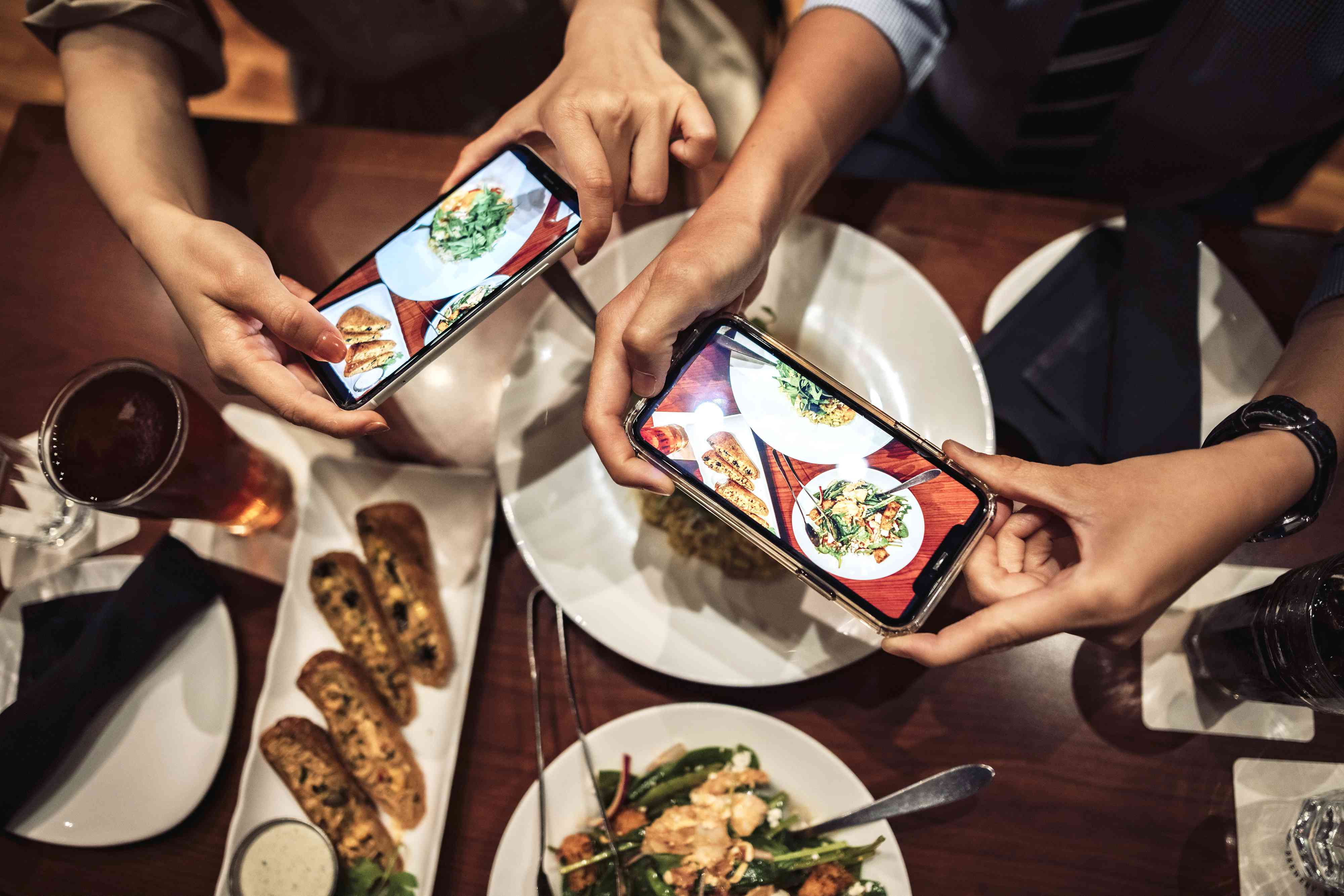 I'm a Longtime Waiter and This Is the Biggest Mistake People Make When ...