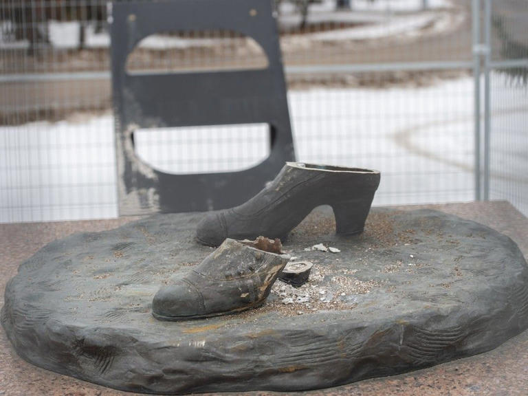 Man charged following theft of Edmonton's Emily Murphy statue, address signs