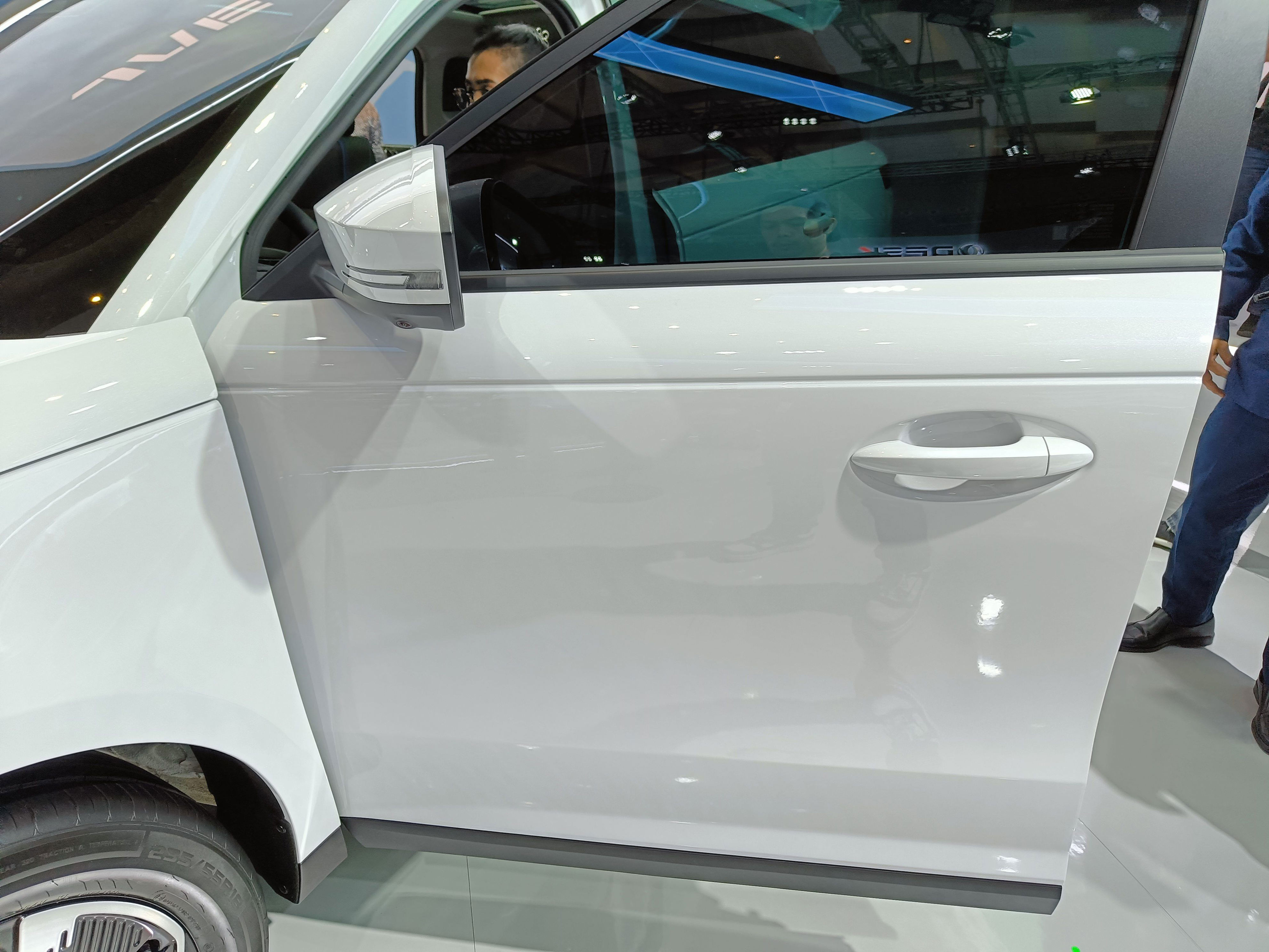 Sering Luput Diperhatikan, Ciri-ciri Engsel Pintu Mobil Perlu Dilumasi