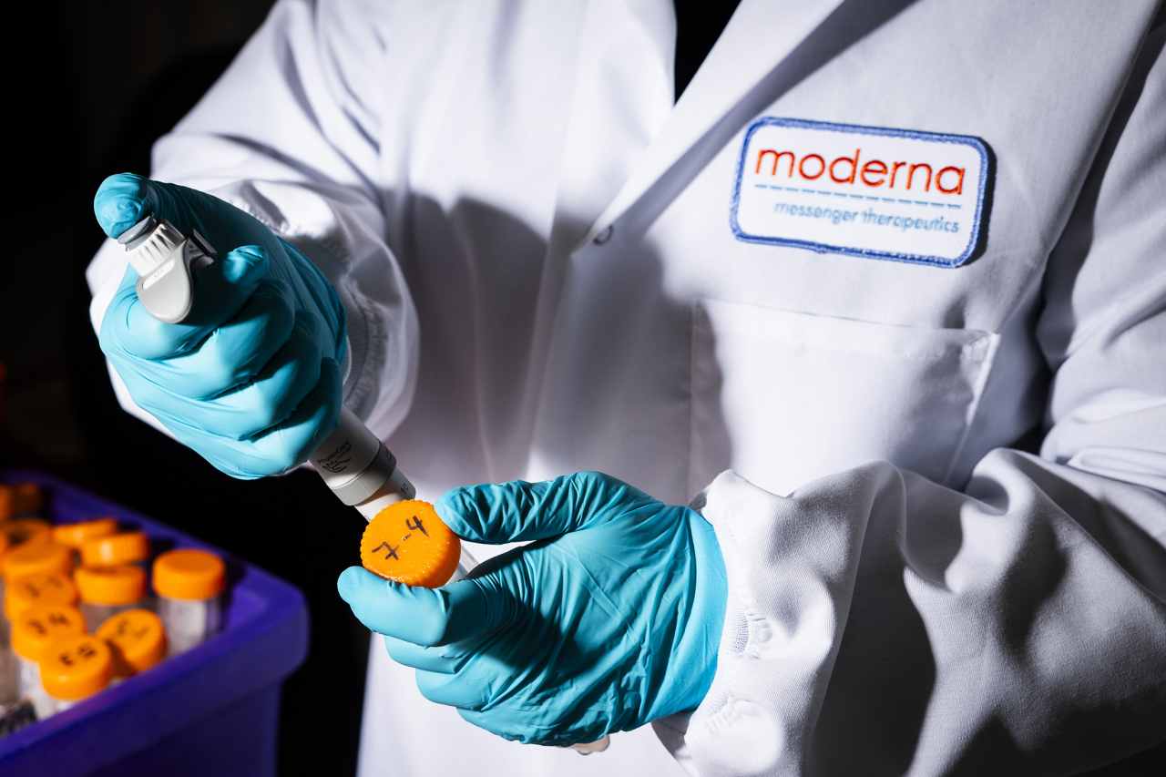 Moderna Stock Falls on Report HHS Is Reviewing Bird Flu Vaccine Contract