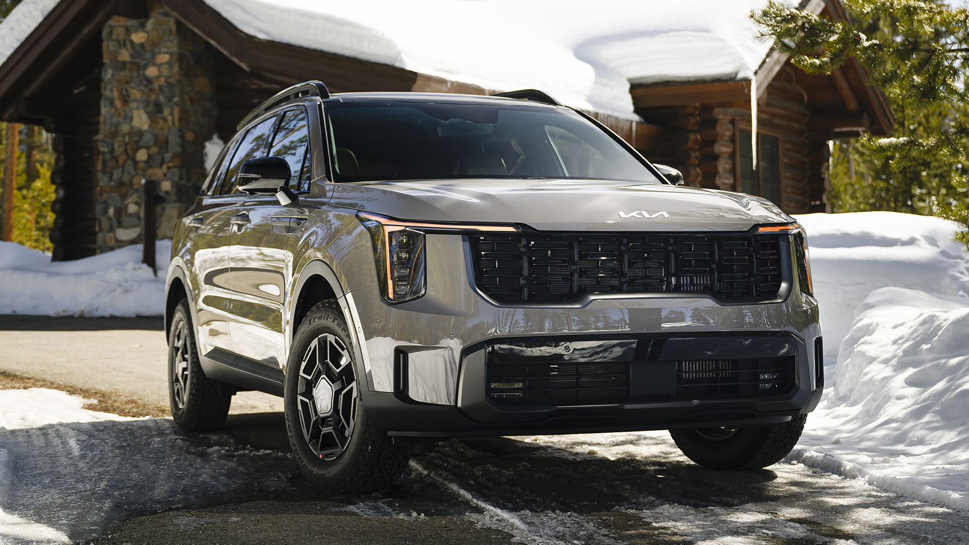 Best SUVs for Moms | 2025 Ratings | CarBuzz