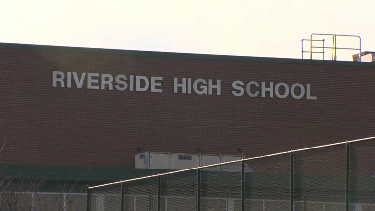 Former high school swim coach accused of sexual relationship with teen