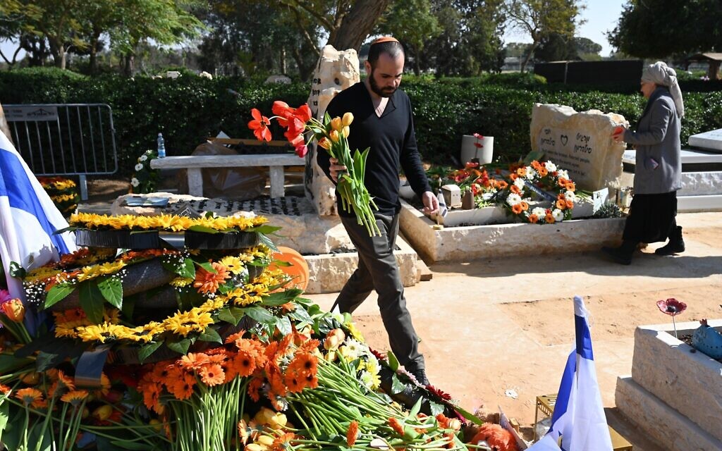 Yarden Bibas joins hundreds of families of Oct. 7 victims demanding ...