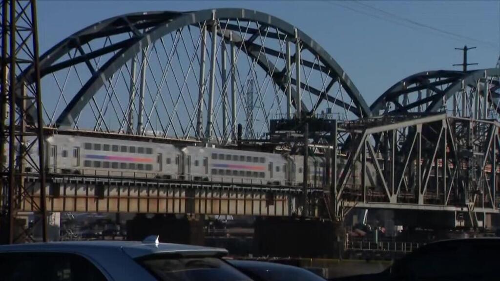Portal North Bridge's third and final arch is now in place. It's a ...