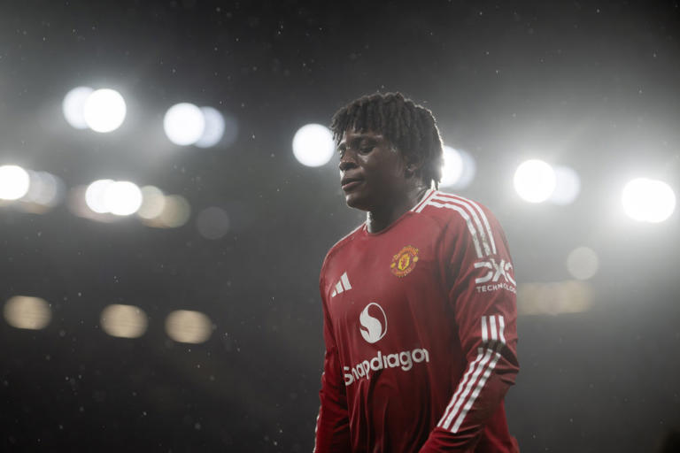 Patrick Dorgu's international manager speaks out on Man Utd man after ...