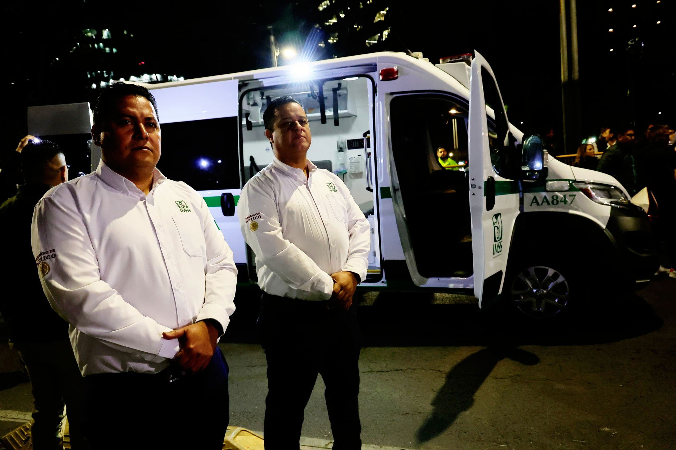 Clara Brugada da banderazo a mil ambulancias del IMSS que reforzarán ... Clara Brugada da banderazo a mil ambulancias del IMSS que reforzarán ...