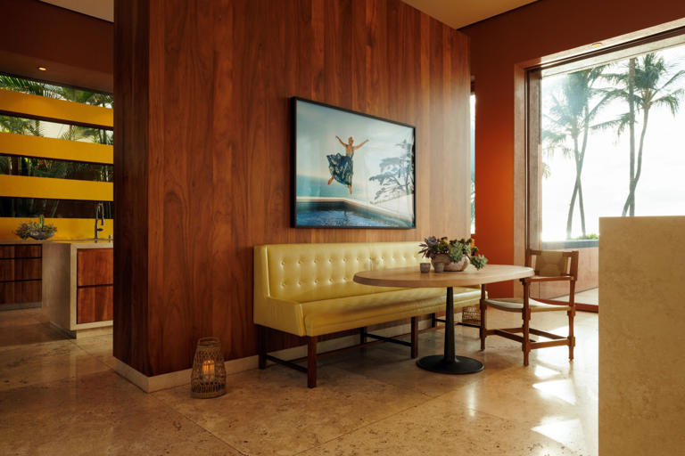 ‘Yellowstone’ Actress Barret Swatek Is Putting Her Hawaii Home on the ...