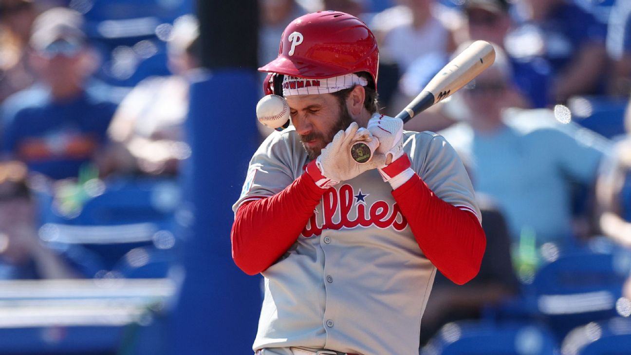 Bryce Harper exits after HBP, but Phillies expect star 1B to be OK