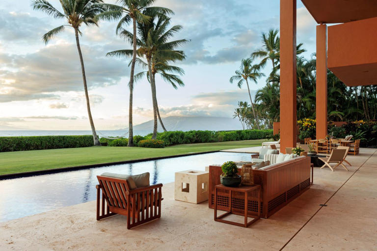 ‘Yellowstone’ Actress Barret Swatek Is Putting Her Hawaii Home on the ...