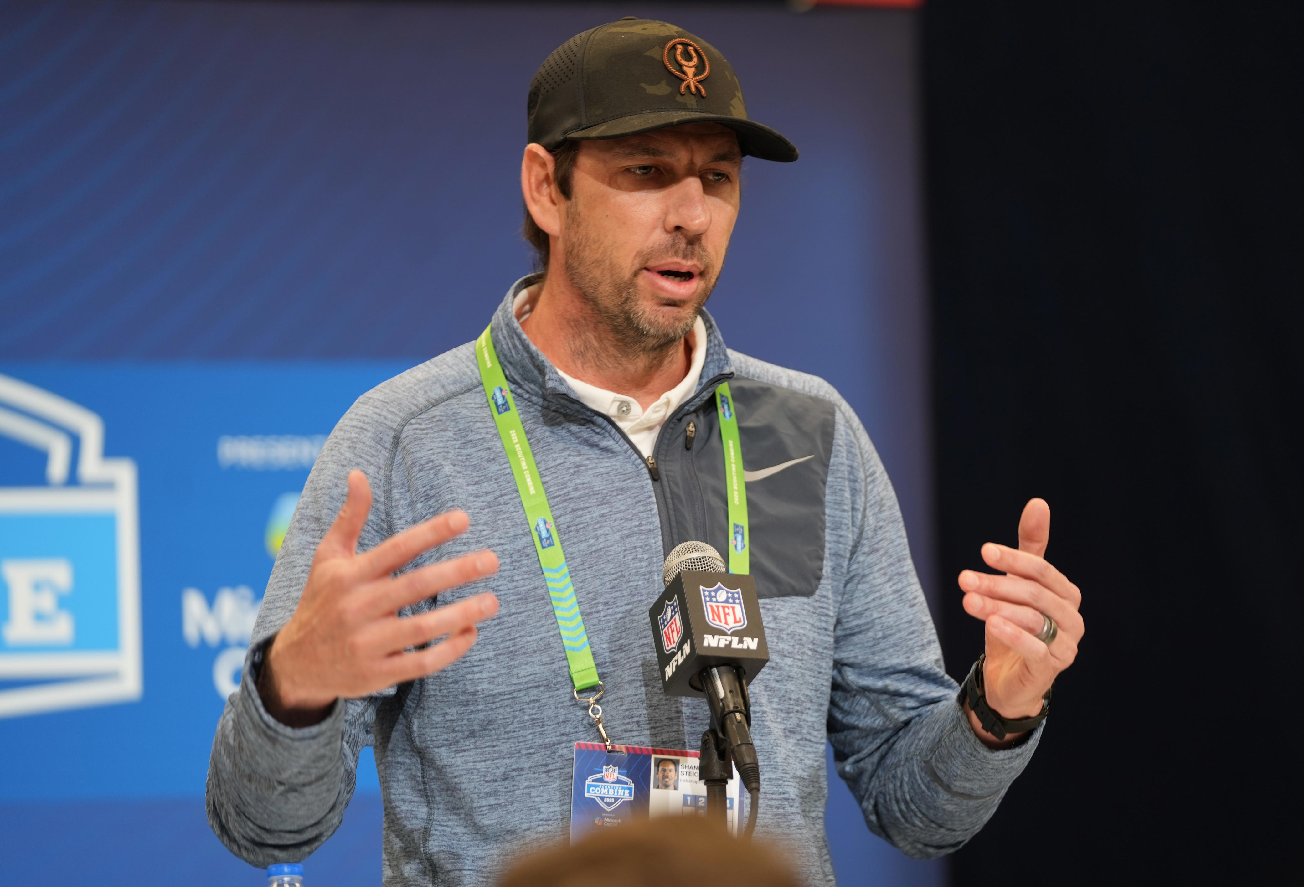 Look: Colts' head coach Shane Steichen takes part in annual coaches photo