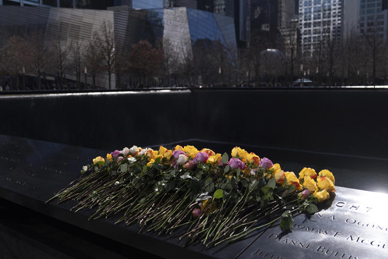 Bell tolls as New York marks the anniversary of the 1993 World Trade ...