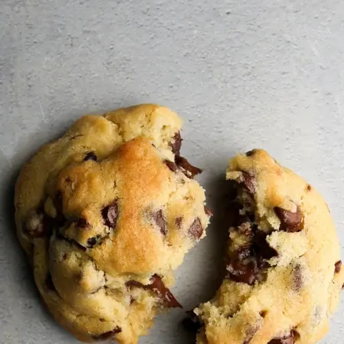 Levain Bakery-Style Chocolate Chip Cookies (Eggless)