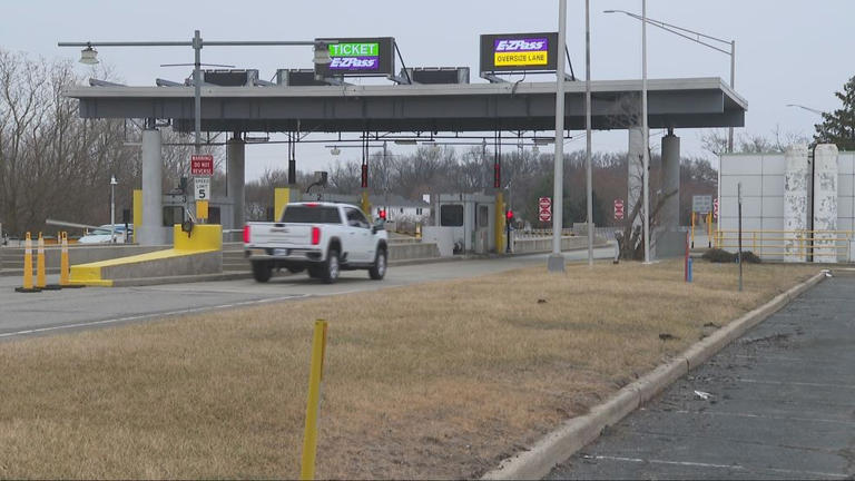 Scam alert: text messages saying you have unpaid toll road fees is back