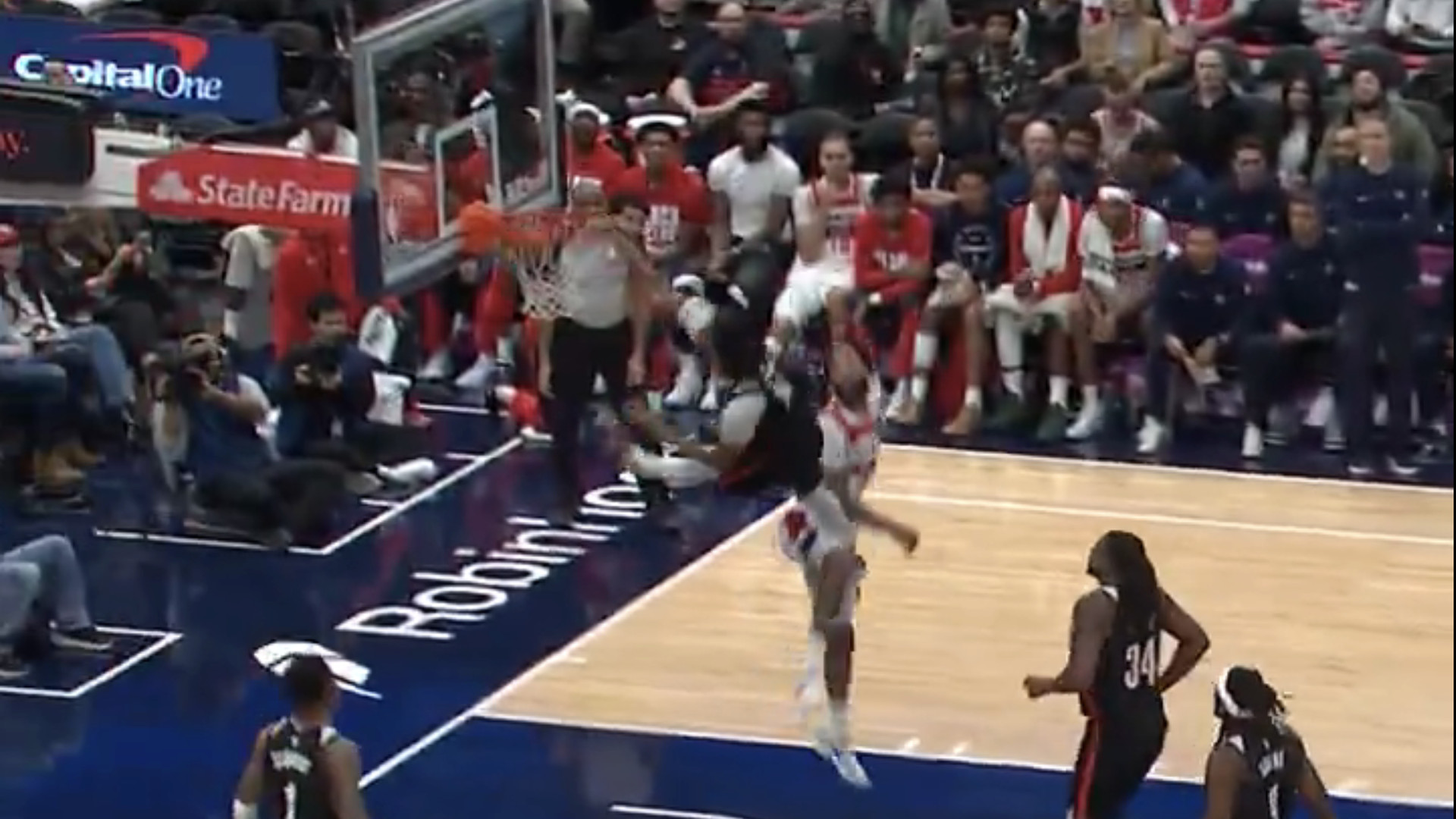 Blazers’ Shaedon Sharpe throws down NBA Dunk of the Year