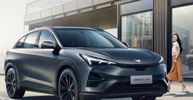 极狐阿尔法T5：超长续航搭配800V快充技术，引纯电SUV市场新朝向