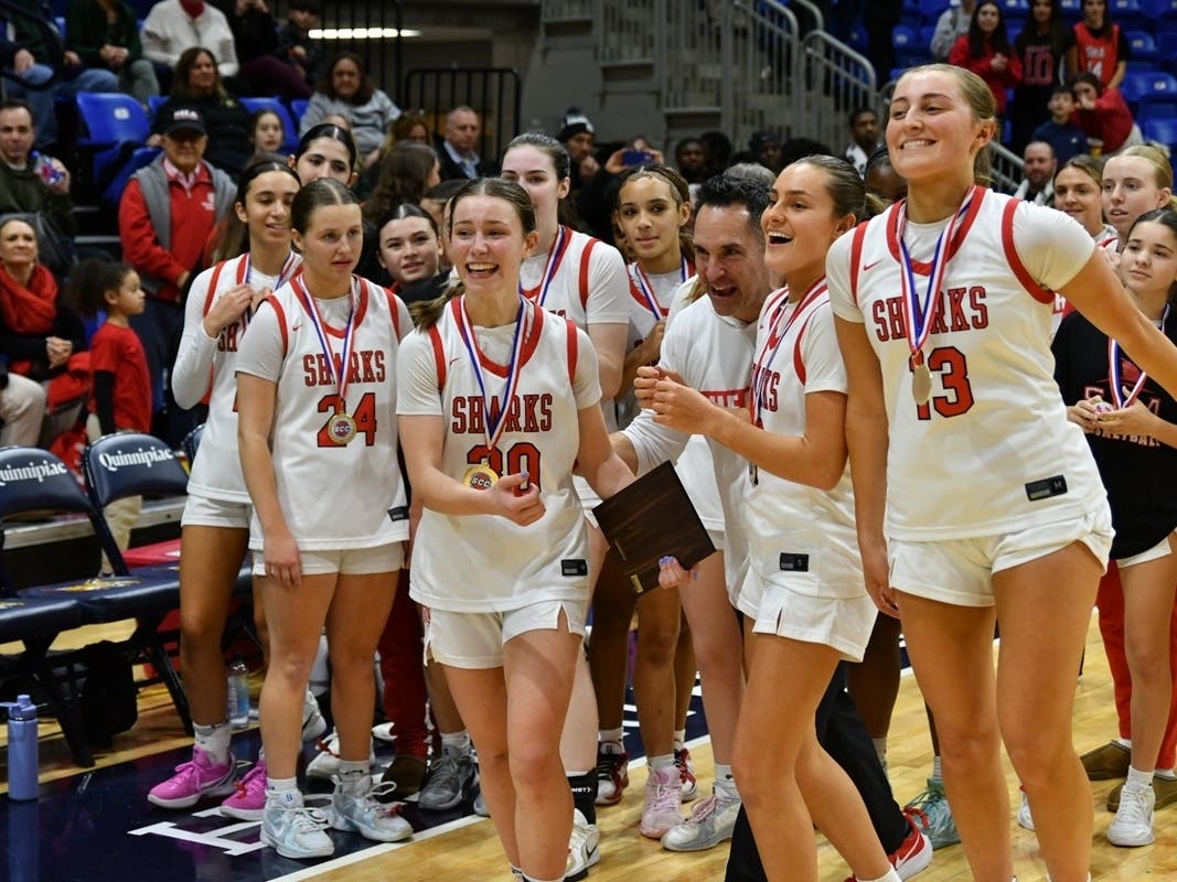 Sacred Heart Academy Wins SCC Basketball Title, Beats Rival Hamden