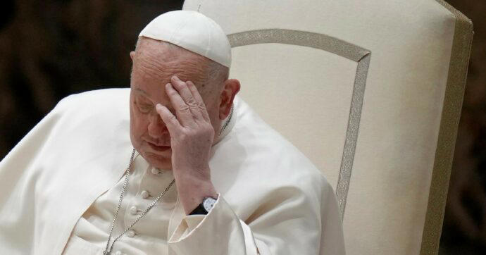 Papa Francesco peggiorano le condizioni, nuova crisi respiratoria: le ... Papa Francesco peggiorano le condizioni, nuova crisi respiratoria: le ...