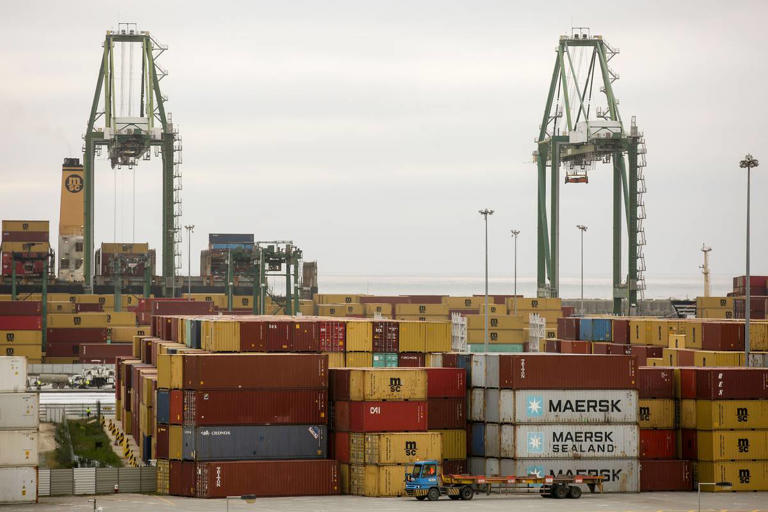 Fiscais da AT ganhavam €4 mil por cada quilo de coca que chegava aos ...