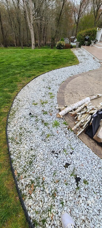 Homeowner weighs options after common landscaping tactic fails: 'You ...