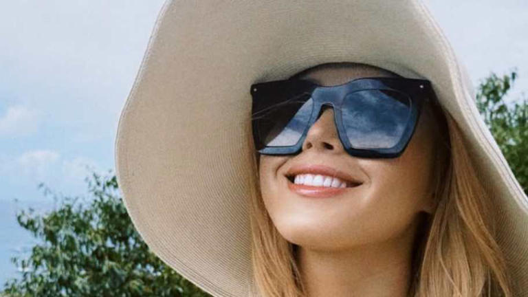 Dallas Cowboys Cheerleaders Kylie Dickson flaunts team-colored bikini ...