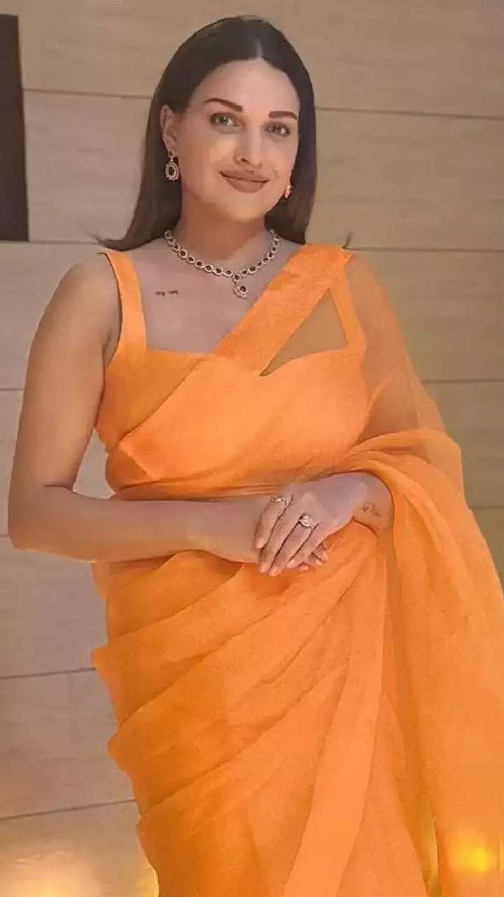 5 Hot And Bold Blouses By Himanshi Khurana To Slay