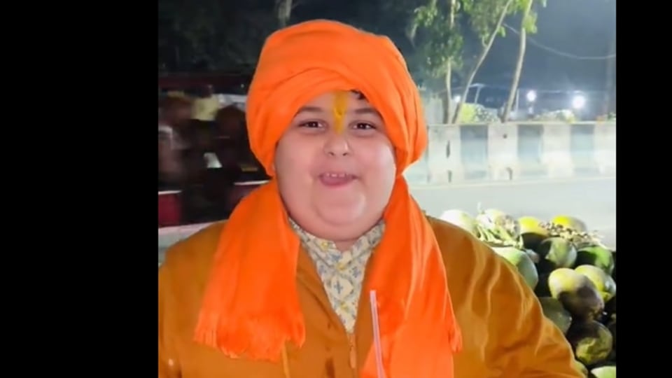 Bal Sant Abhinav Arora makes reels at Mahakumbh 2025, asks parents, ‘ek ...