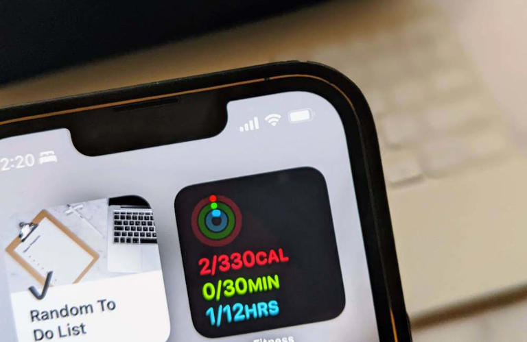How to Fix an iPhone Stuck in SOS Mode When Your Phone Can’t Find a Network