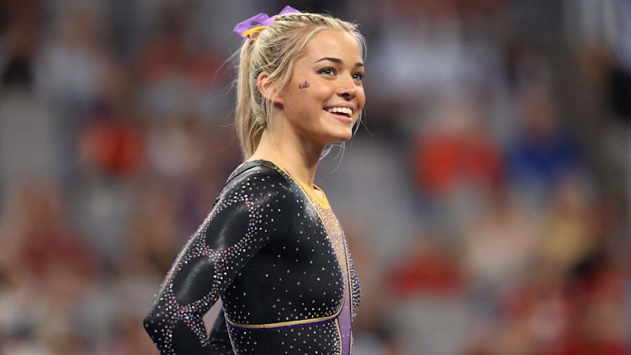 Livvy Dunne stuns in ‘massage time’ shoestring top with hearts