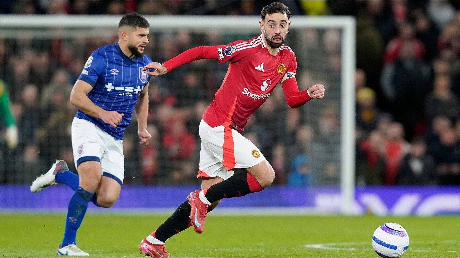 Bruno Fernandes fires Man Utd to gritty victory over Ipswich