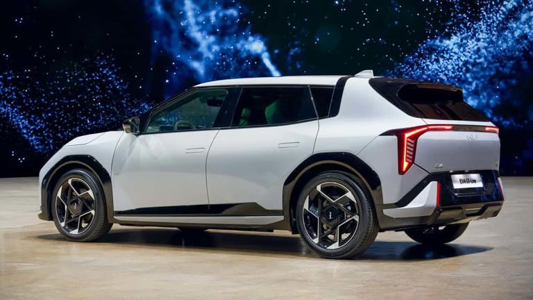 Kia EV4: Mit Schrägheck 4,43 m lang, als Limousine aber 4,73 m