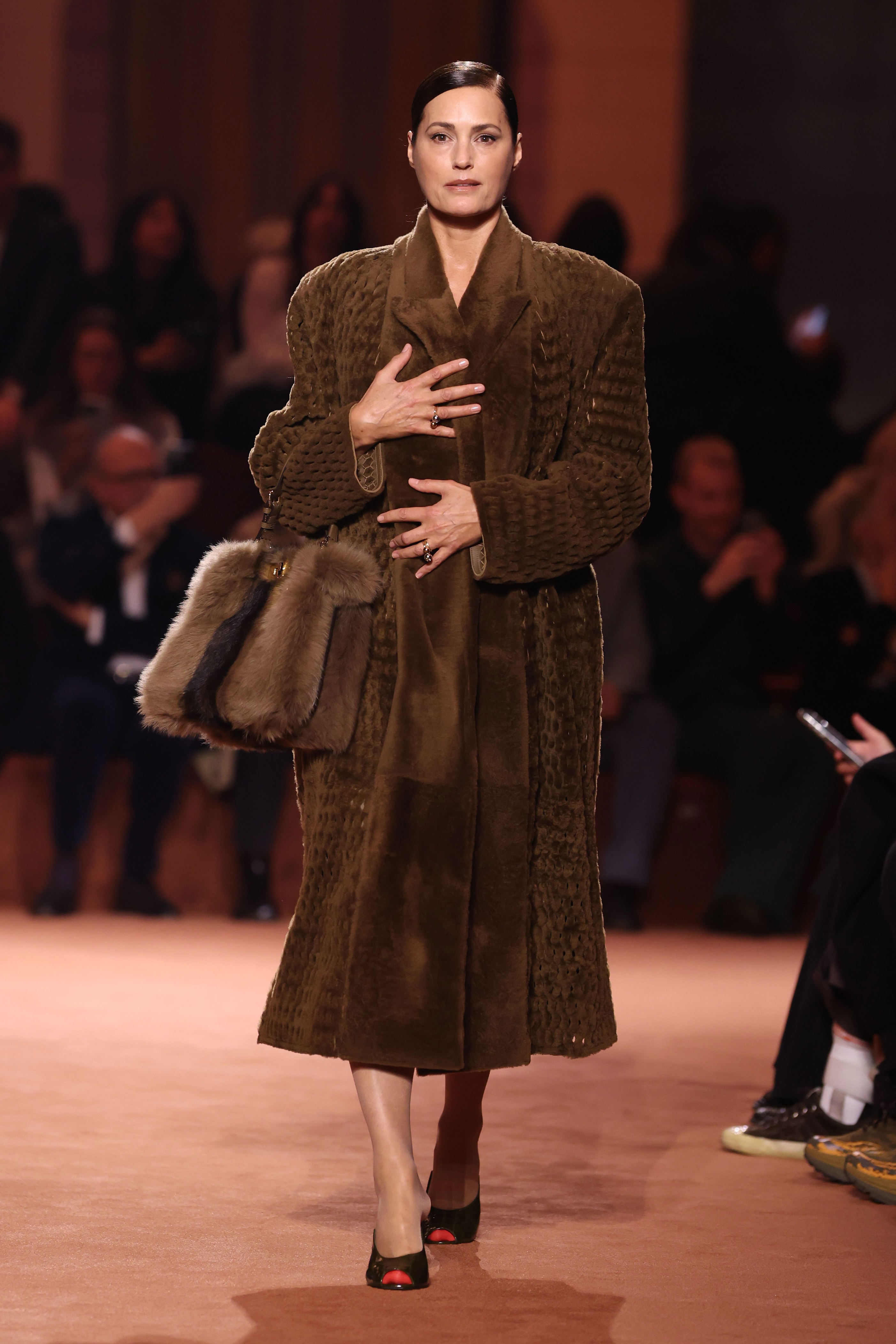 Fendi fête ses 100 ans : ce qu'il faut retenir de son défilé automne ...