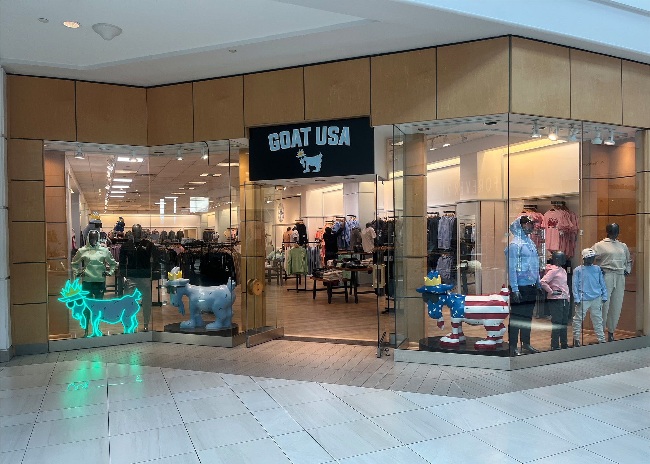 New clothing store opening Saturday at Menlo Park Mall