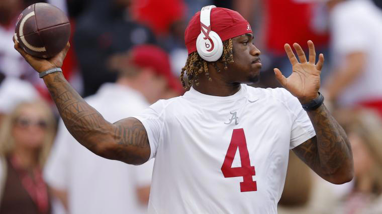 Jalen Milroe hand size: How Alabama star compares to Kenny Pickett ...