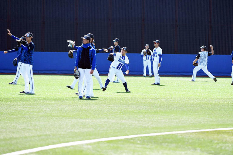 【DeNA】 リニューアルしたDOCKで全体練習 ベテラン宮崎も合流