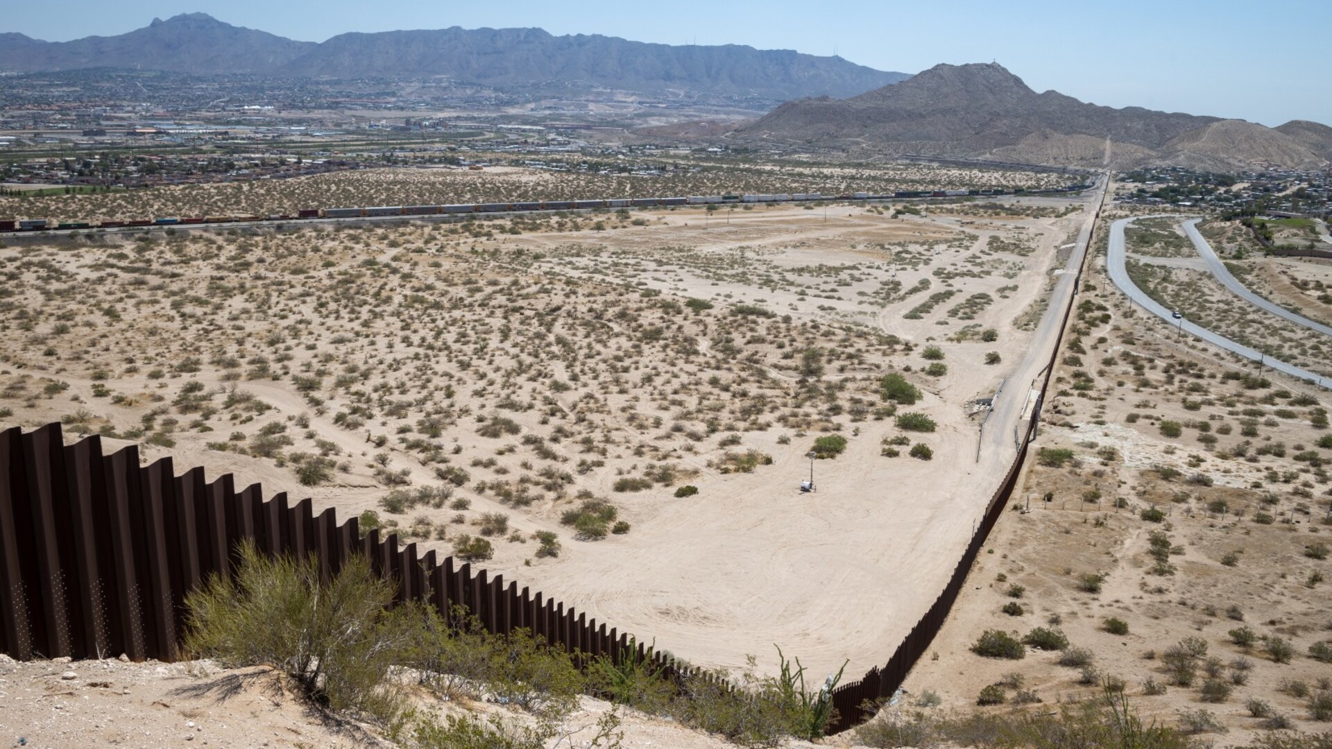 ‘The border is closed’: US immigration rate falls