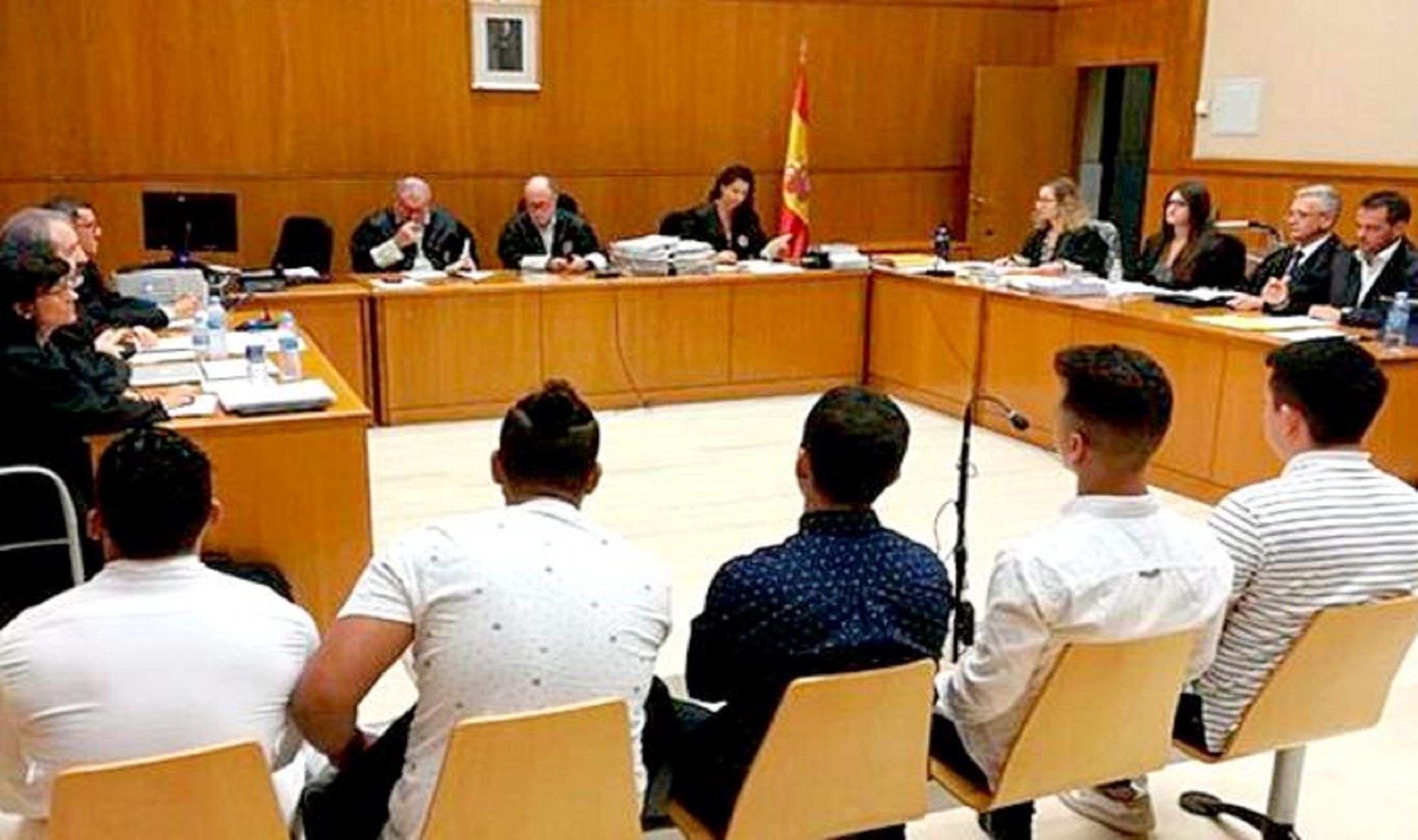 Rebajan de 15 a 14 años de prisión la pena a dos de los cinco miembros ...