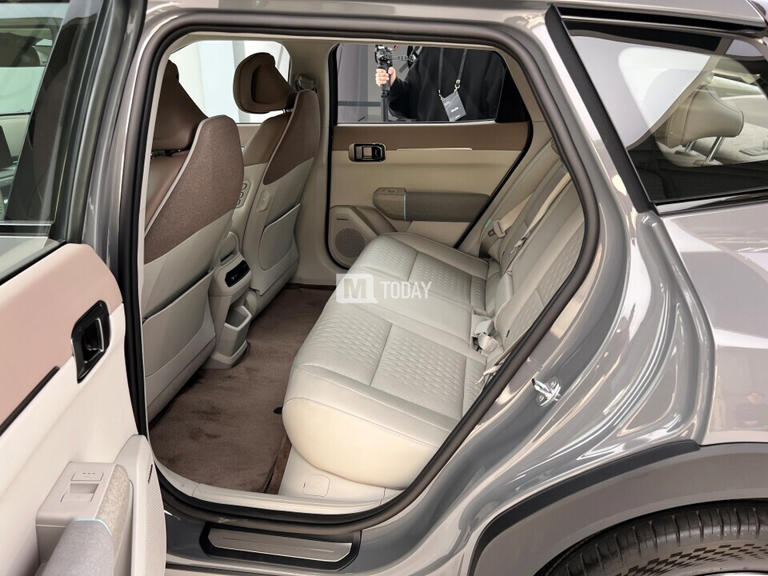 "실내가 K5 만큼 넓어" 기아 최초의 전기 세단 'EV4', 실내 제원 총정리