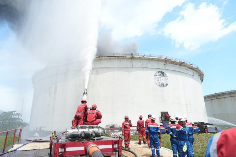 Kilang Cilacap Terbakar, Pertamina Pastikan Tak Ada Korban Jiwa Kilang Cilacap Terbakar, Pertamina Pastikan Tak Ada Korban Jiwa