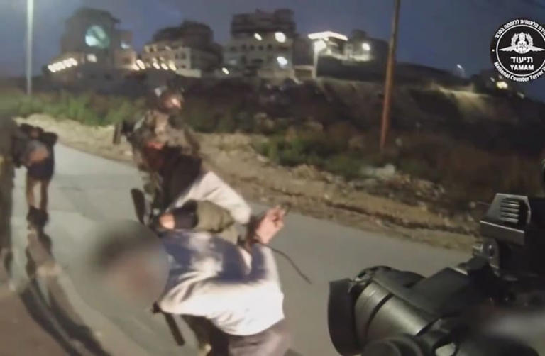 Elite Yamam unit arrests armed terror suspects en route to imminent attack