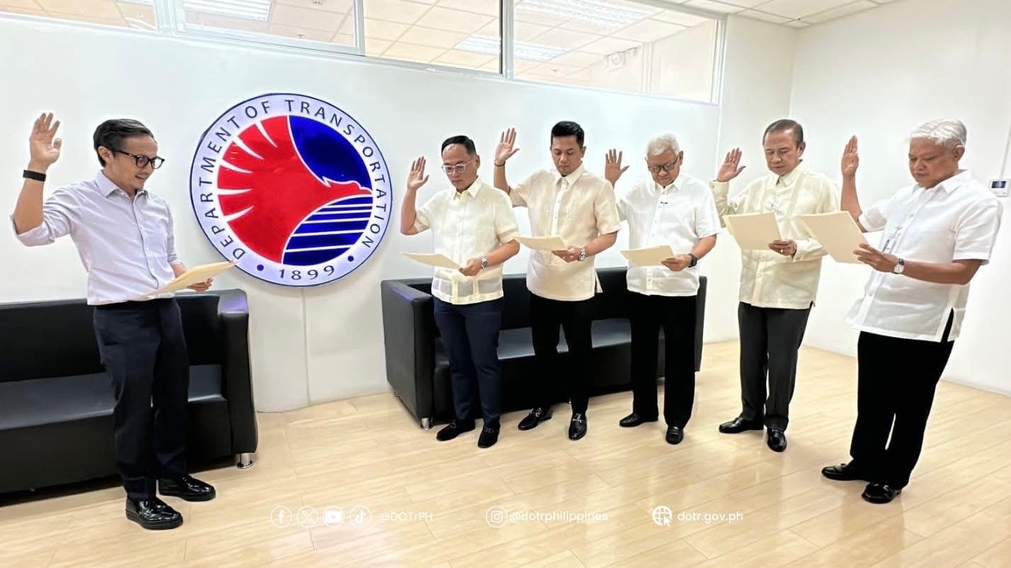 Dizon swears in new DOTr officials