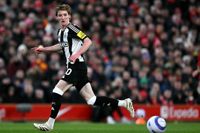 I noticed what Anthony Gordon had to do without Alexander Isak and ...