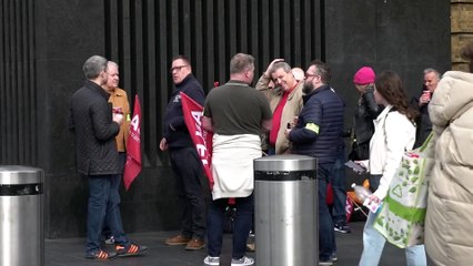 What are the salaries for Tube and bus drivers working for TfL?