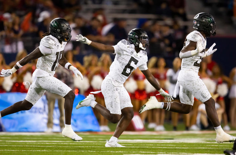 What's new with the Oregon Ducks' CB room ahead of 2025 spring season?