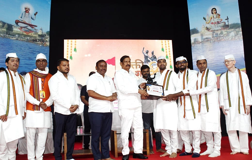 Navi Mumbai News: Bhakti Shakti Railway Commuter Bhajan Groups Demands ...