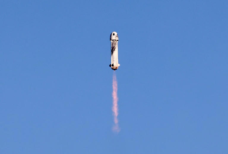 Gayle King, Katy Perry and Lauren Sanchez Will Fly to Space on One of ...