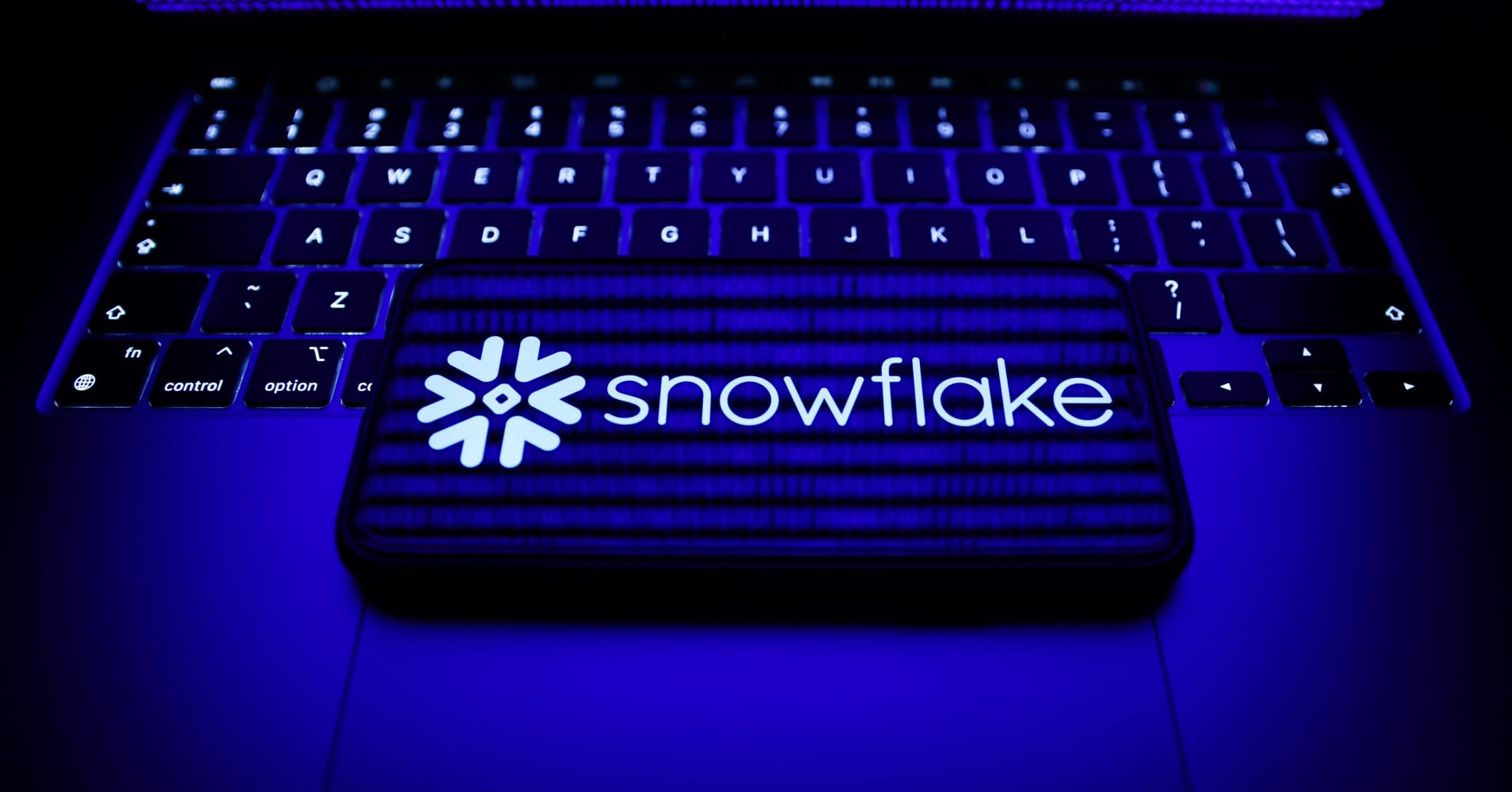 Snowflake gains more than 4% on earnings beat as company expands AI push