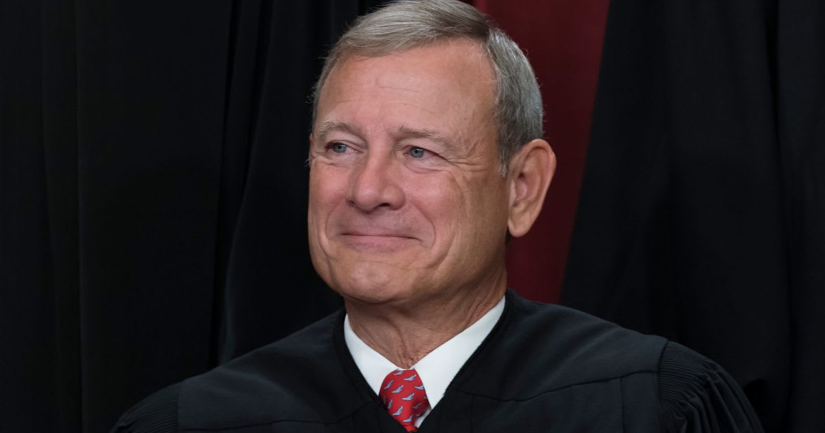Chief Justice Roberts Steps In, Temporarily Blocks Lower Judge's Order ...