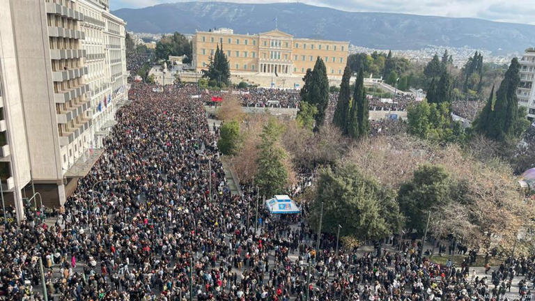 Greeks to mark anniversary of Tempi train crash with strike