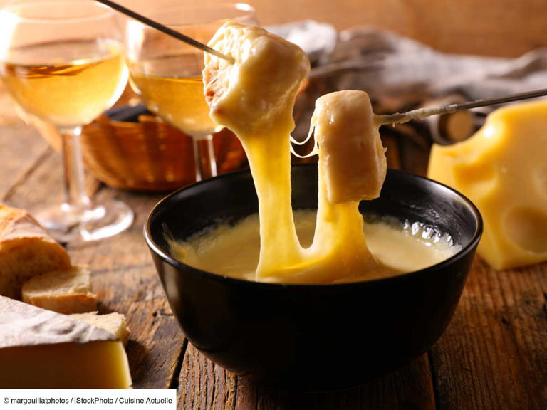 Fondue suisse : quels fromages utiliser ? La recette traditionnelle ...